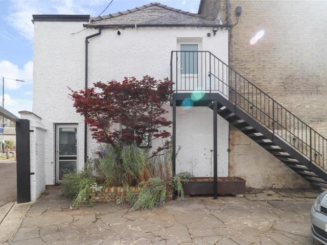 3 bedroom apartment to rent