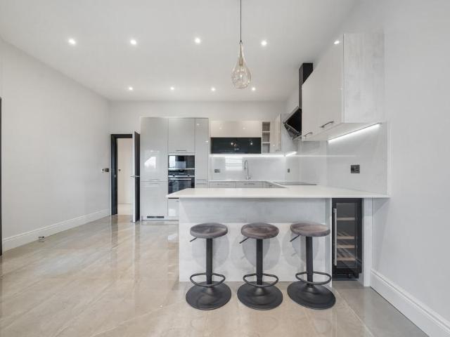 3 bedroom apartment to rent