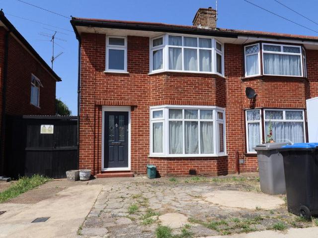 3 bedroom apartment to rent