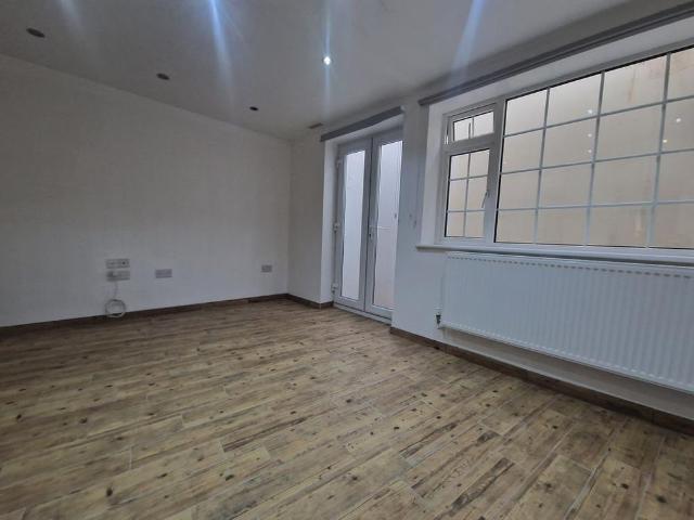 3 bedroom apartment to rent