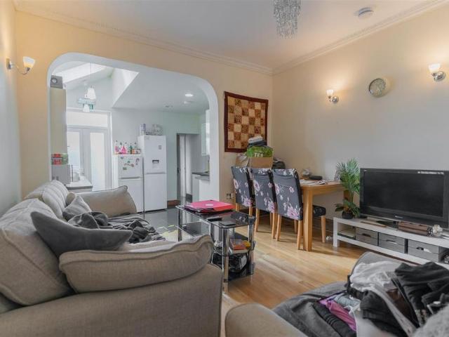 3 bedroom apartment to rent