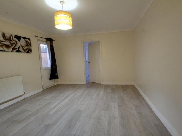 3 bedroom apartment to rent