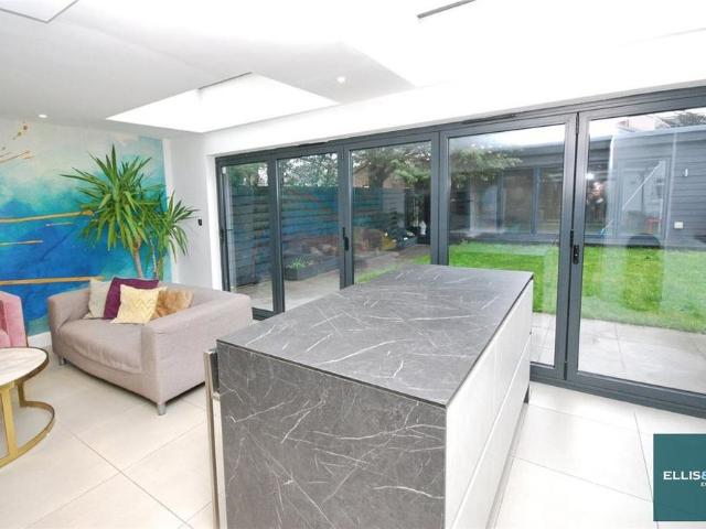 3 bedroom apartment to rent
