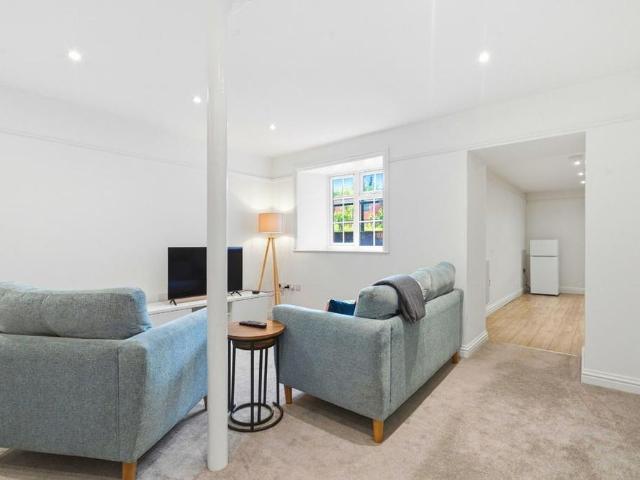 3 bedroom apartment to rent