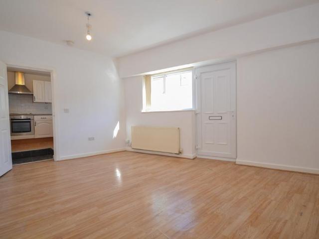 3 bedroom apartment to rent