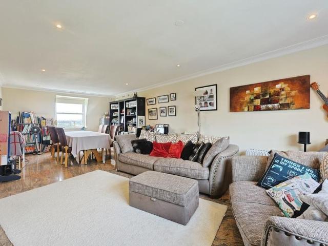 3 bedroom apartment to rent
