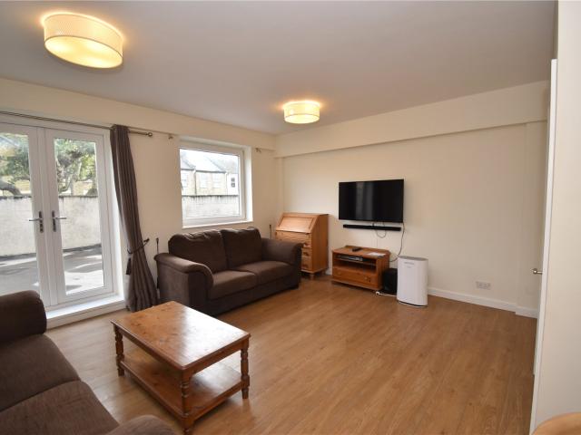 3 bedroom apartment to rent