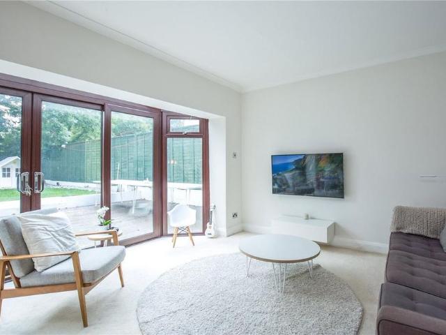3 bedroom apartment to rent