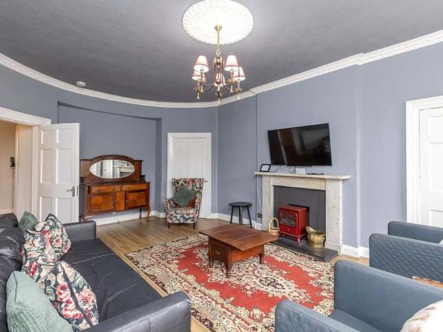 3 bedroom apartment to rent