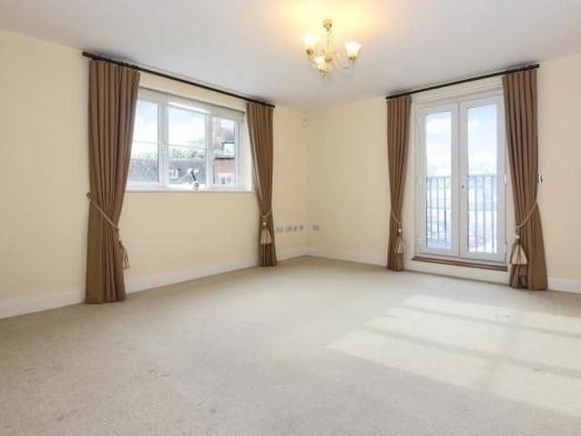 3 bedroom apartment to rent