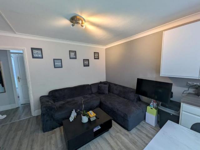 3 bedroom apartment to rent