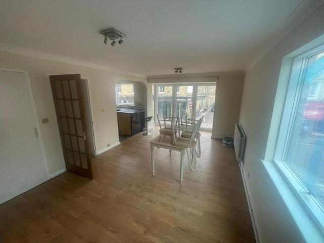3 bedroom apartment to rent