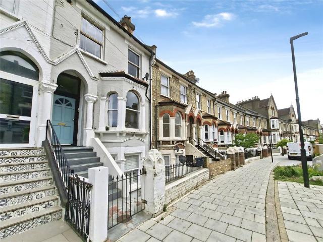 3 bedroom apartment to rent