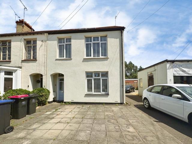 3 bedroom apartment to rent