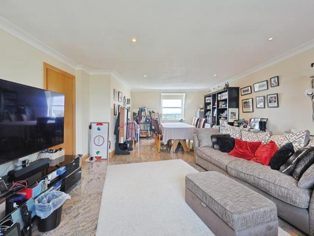 3 bedroom apartment to rent
