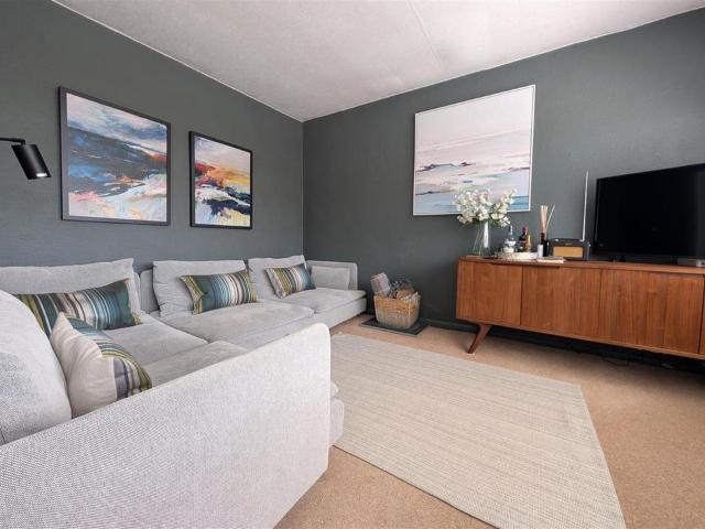 3 bedroom apartment to rent
