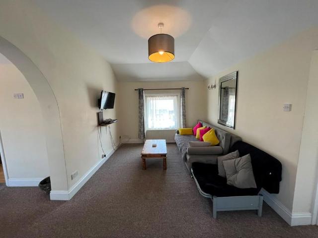 3 bedroom apartment to rent