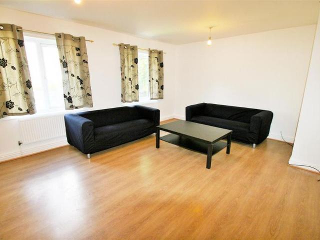 3 bedroom apartment to rent