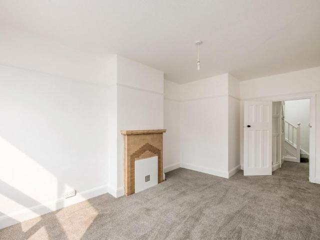 3 bedroom apartment to rent