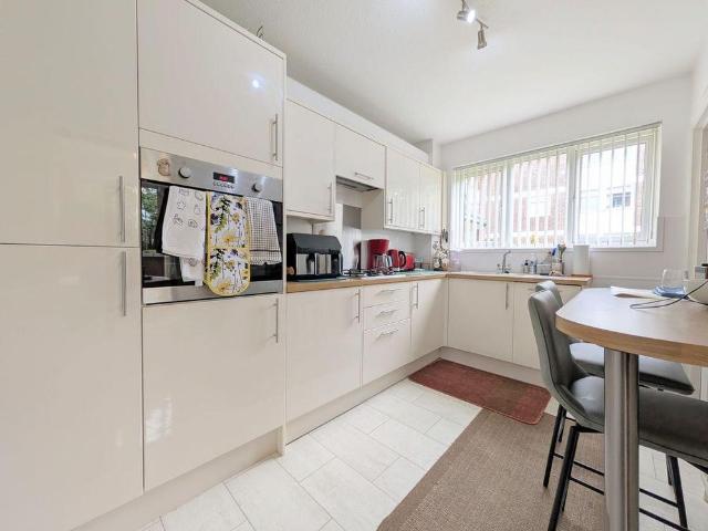 3 bedroom apartment to rent