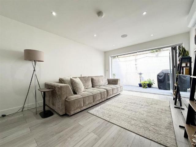 3 bedroom apartment to rent