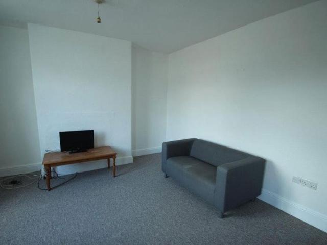 3 bedroom apartment to rent