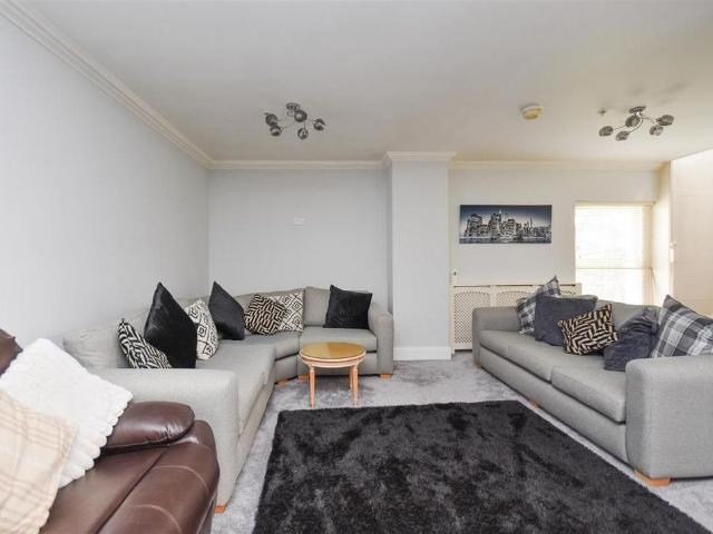 3 bedroom apartment to rent