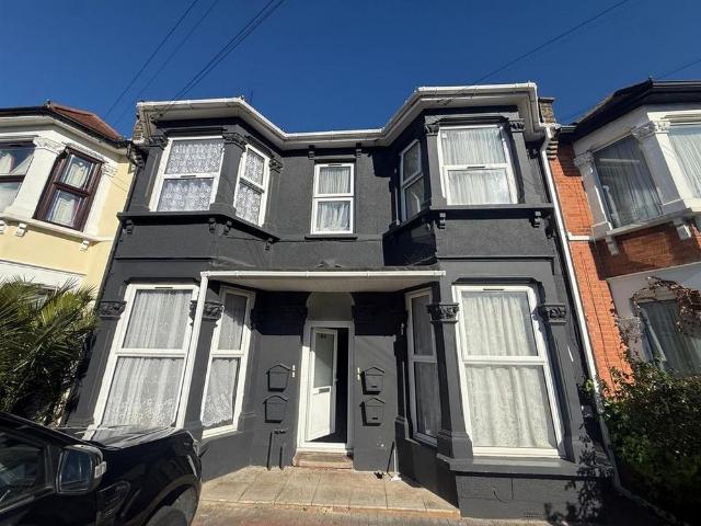 3 bedroom apartment to rent