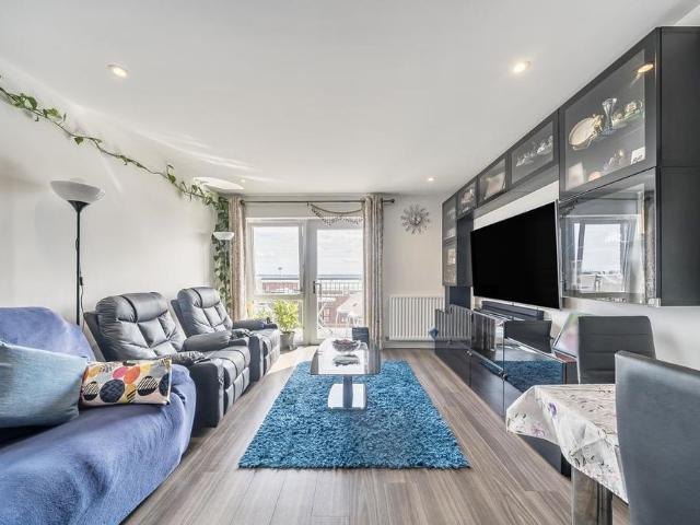 3 bedroom apartment to rent
