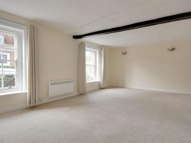 3 bedroom apartment to rent