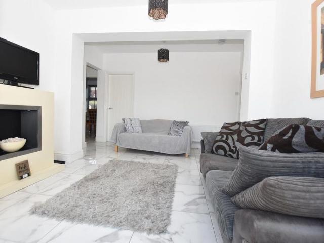 3 bedroom apartment to rent