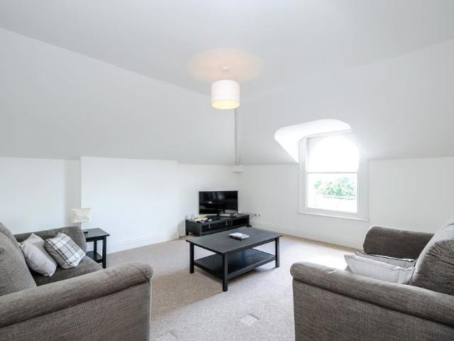 3 bedroom apartment to rent