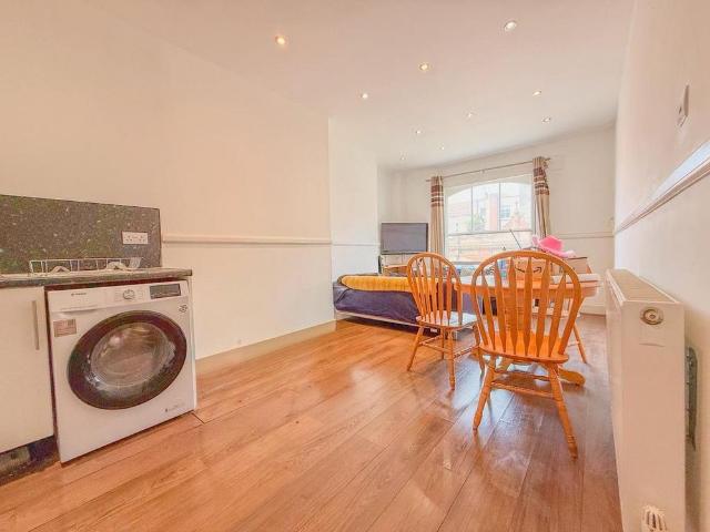 3 bedroom apartment to rent