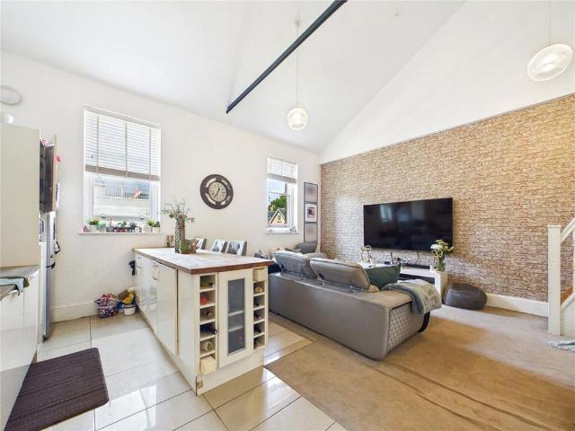 3 bedroom apartment to rent