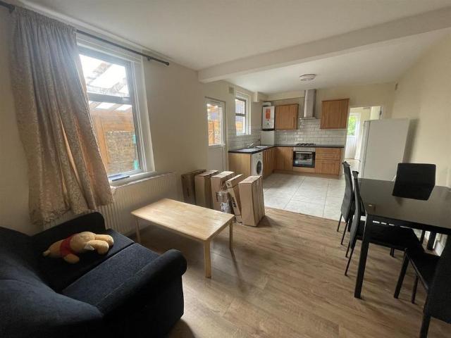 3 bedroom apartment to rent