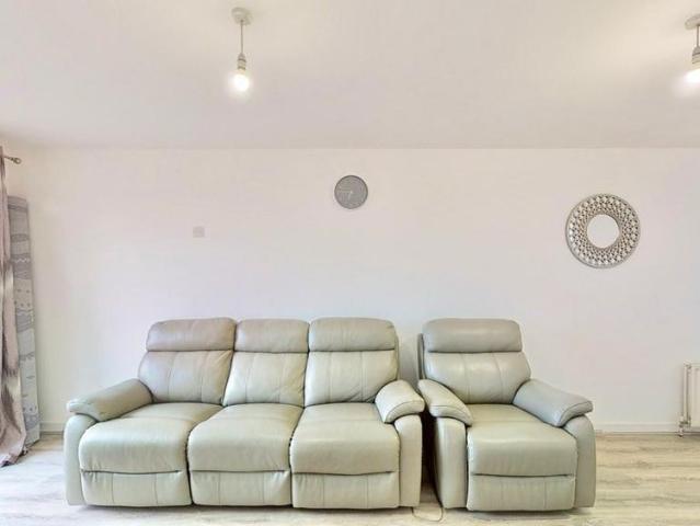 3 bedroom apartment to rent