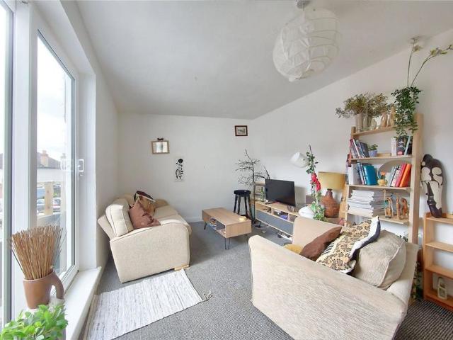 3 bedroom apartment to rent