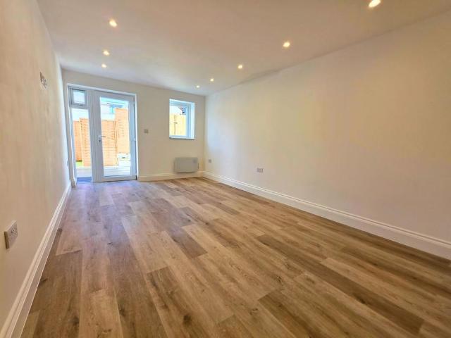 3 bedroom apartment to rent