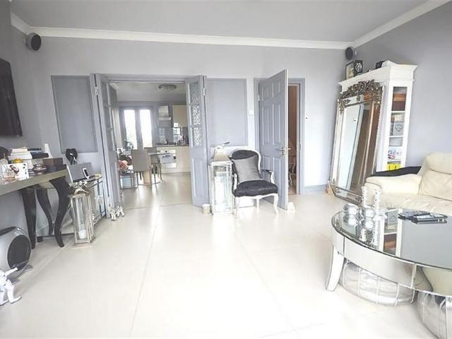 3 bedroom apartment to rent