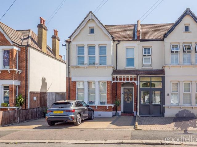 3 bedroom apartment to rent
