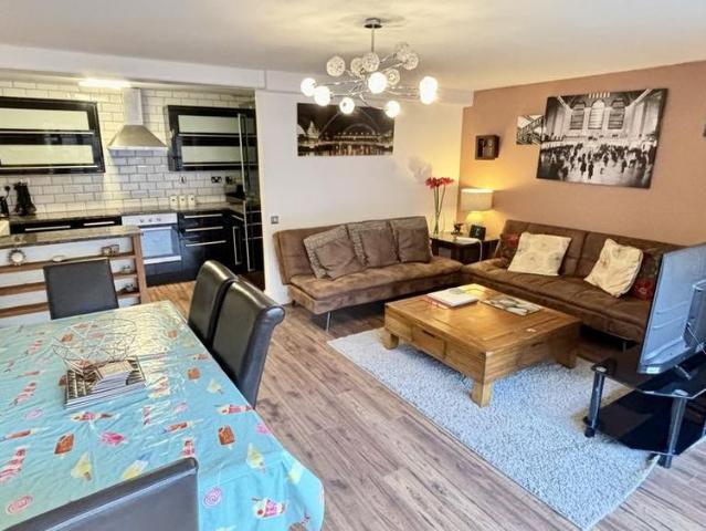 3 bedroom apartment to rent