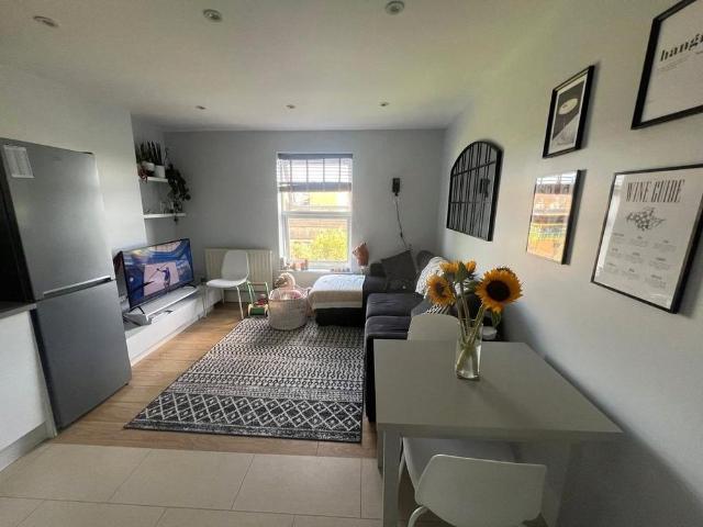 3 bedroom apartment to rent