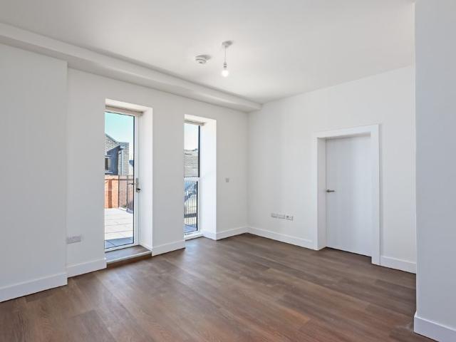 3 bedroom apartment to rent