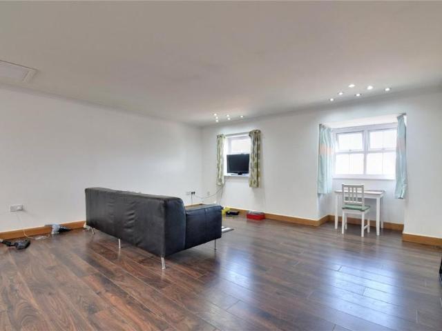 3 bedroom apartment to rent