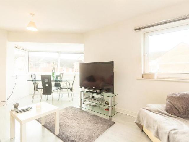 3 bedroom apartment to rent