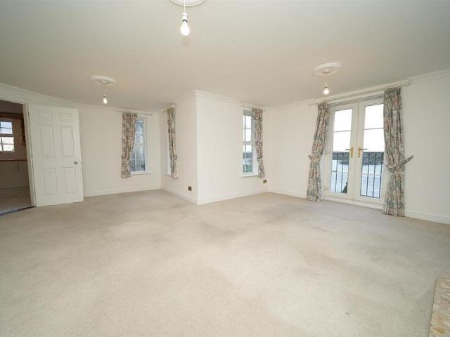 3 bedroom apartment to rent