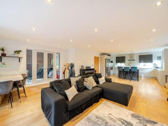 3 bedroom apartment to rent