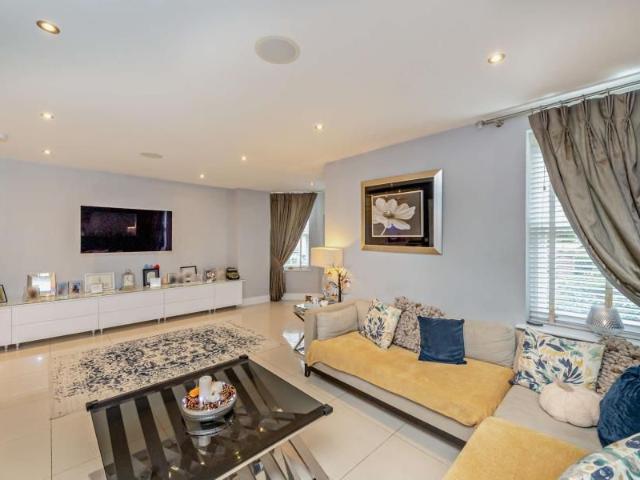3 bedroom apartment to rent