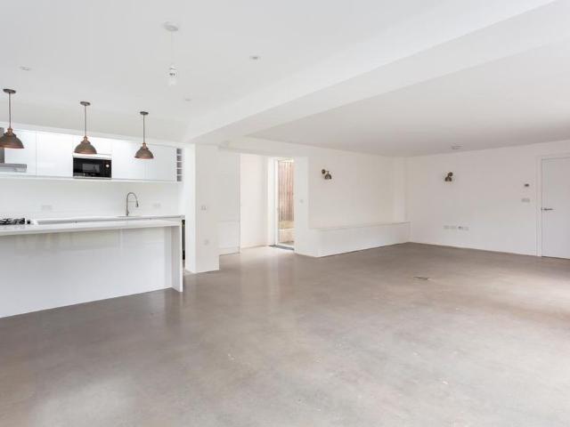 3 bedroom apartment to rent
