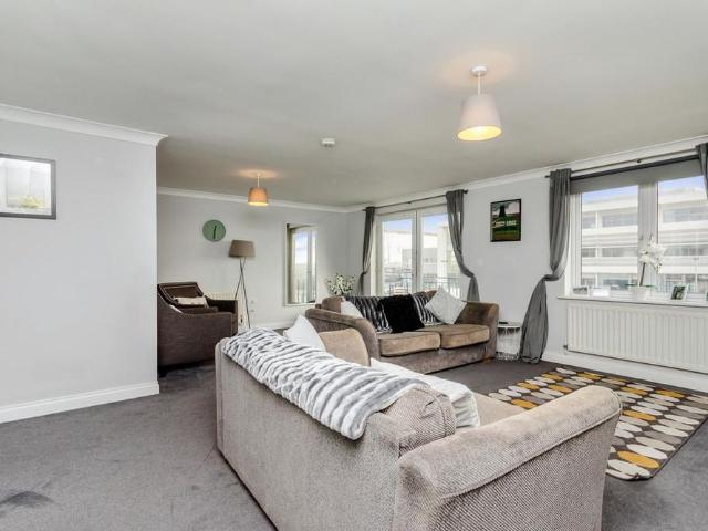 3 bedroom apartment to rent